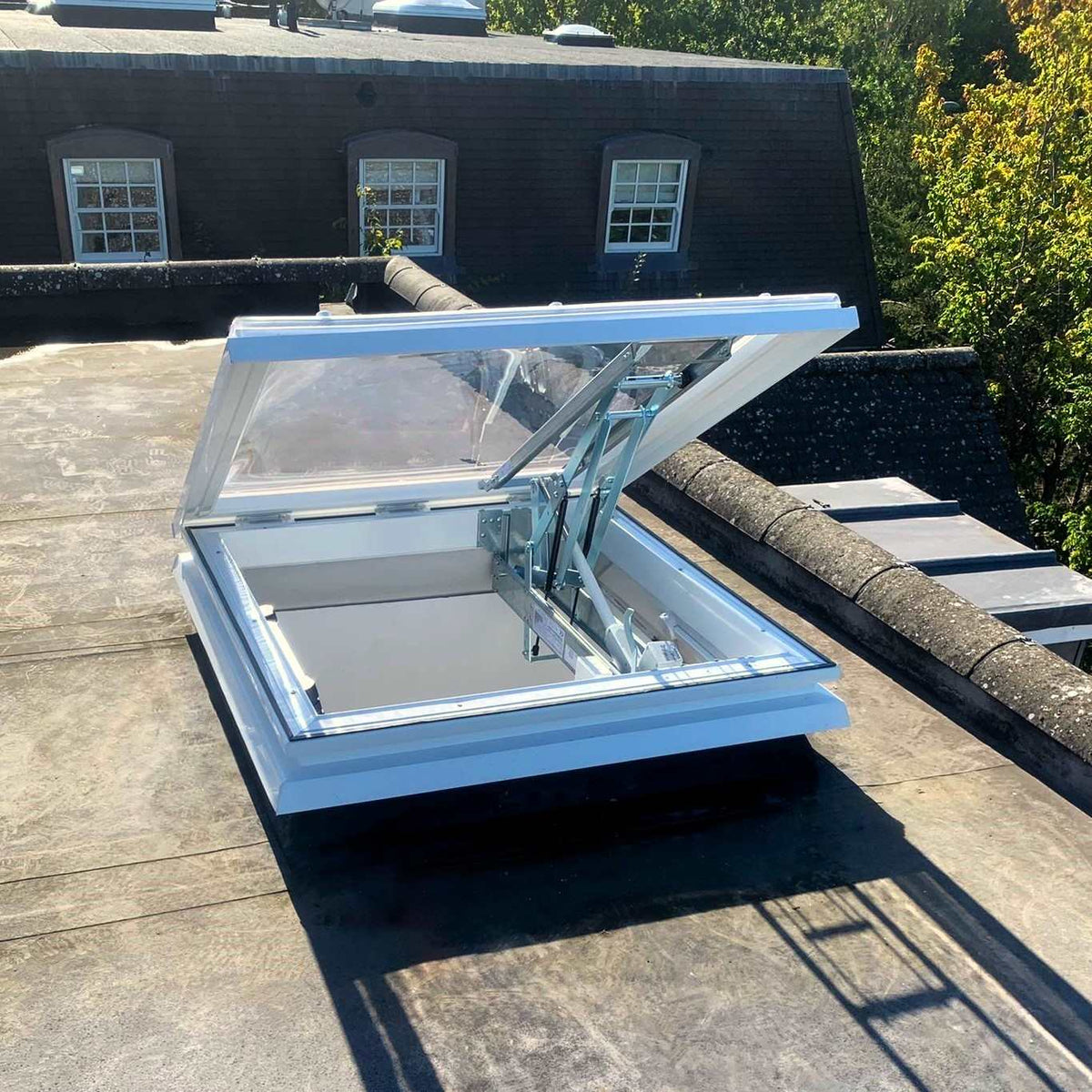 Lichtkoepels Automatische Rookafvoer (AOV’s) – Lanterns-Direct